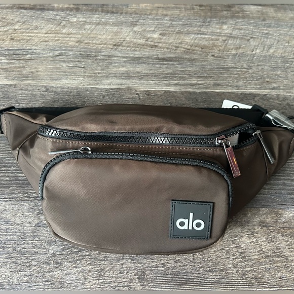 ALO Yoga | Bags | Alo Yoga Fanny Pack Espresso Color Brand New | Poshmark
